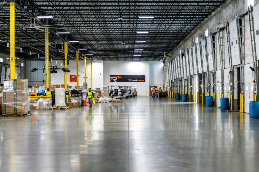 What Is Cross Docking and How Is It Used in LTL Shipping? — Roadrunner ...